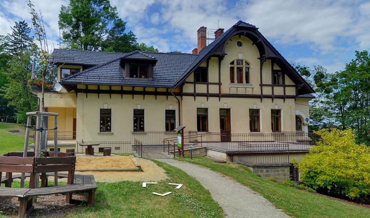 Kelly Robson – Science Fiction + Fantasy + Horror